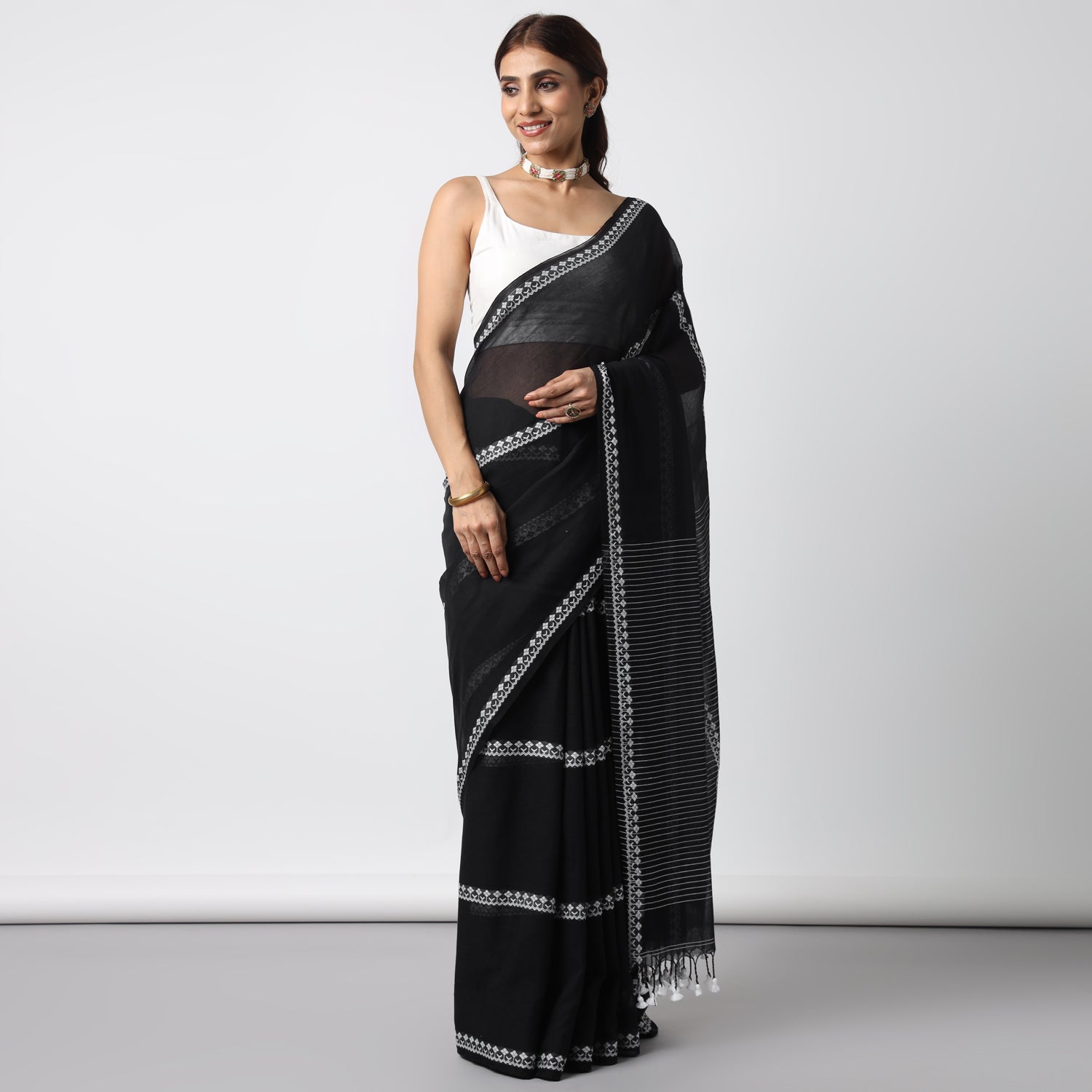 Moonlight Handwoven Pure Mulmul Cotton Saree Online – Moora